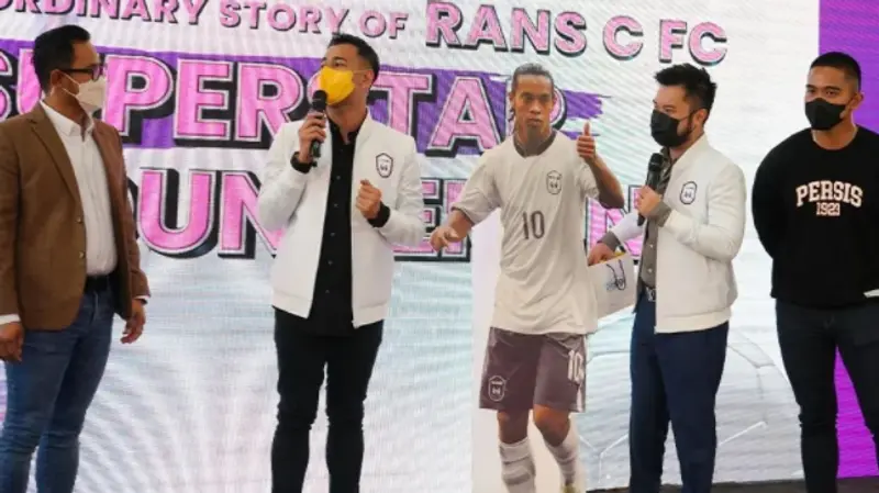 Ronaldinho Jadi Sorotan Fans Sepak Bola Indonesia, 3 Fakta di Balik ...